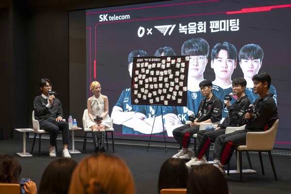 SKT, T1 선수들과 0 청년에게 응원 메시지 전해